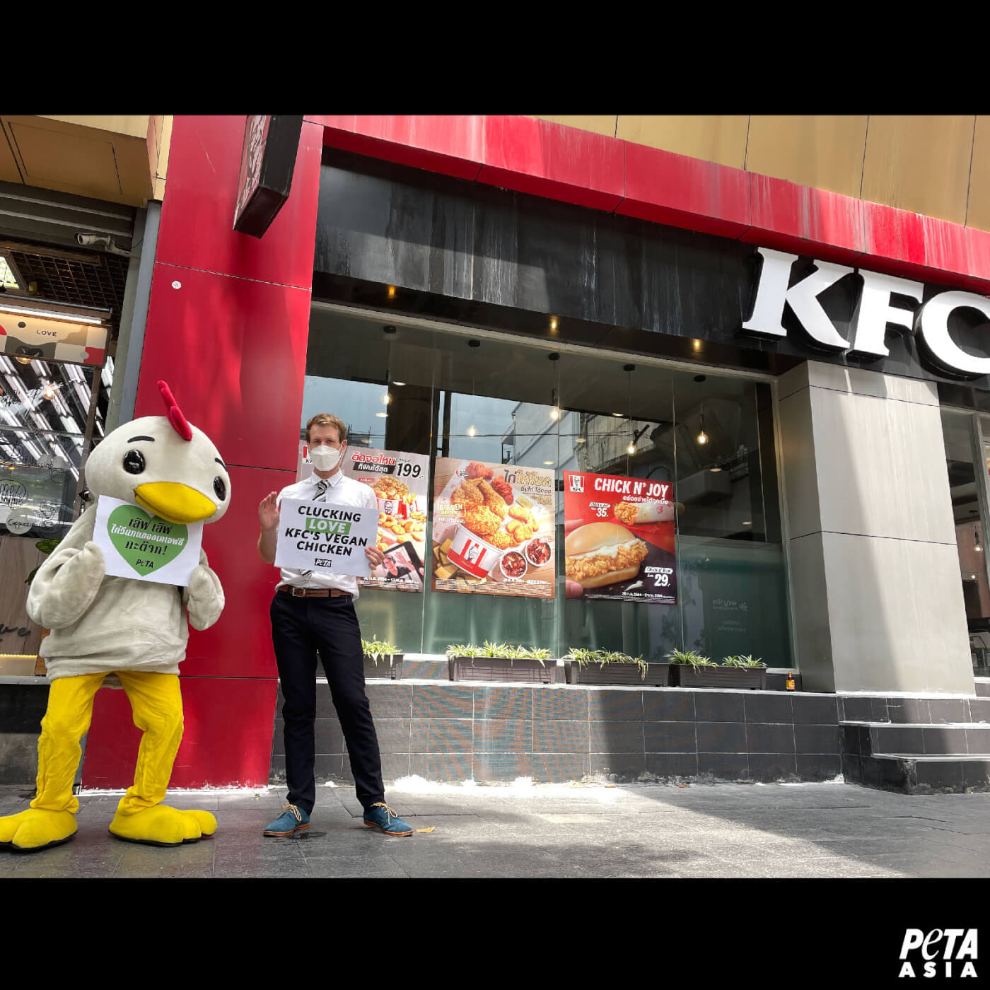 PETA ‘Chicken’ Celebrates KFC Thailand’s New Vegan Popcorn Chicken